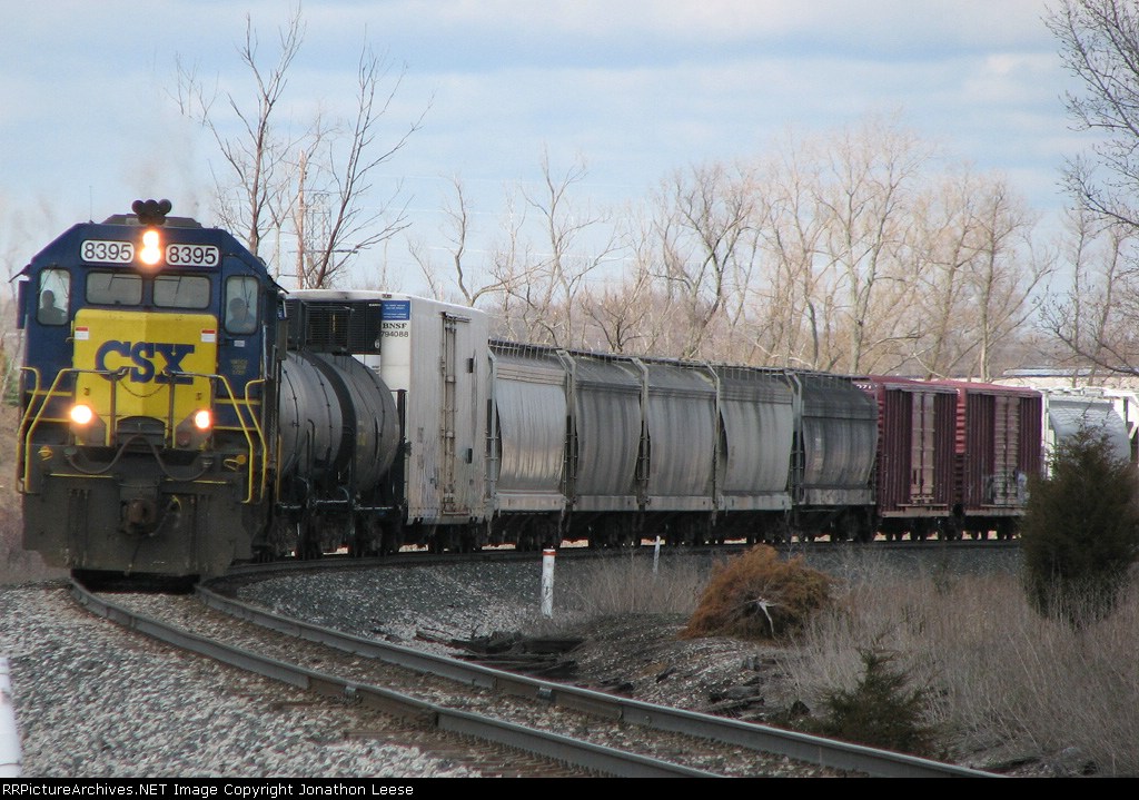 CSX 8395 leads Q326 through the curve